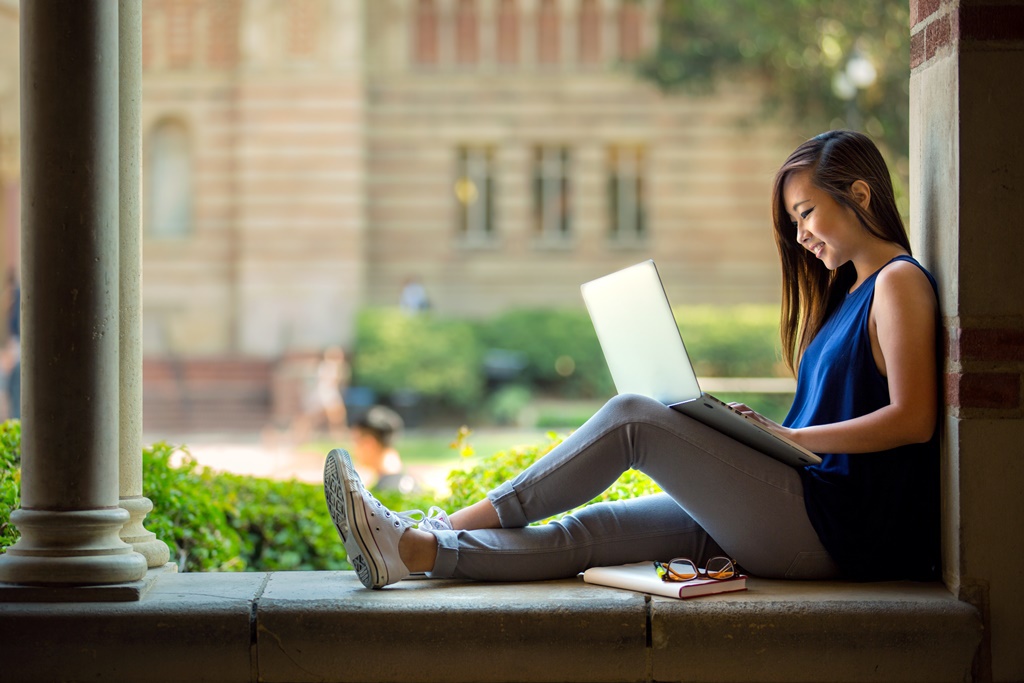 5 Must-Have Tools and Apps To Manage College Life Easily